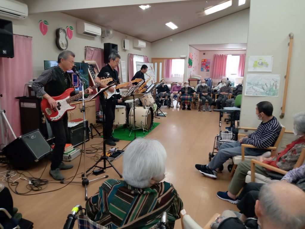 有料老人ホーム桃の木